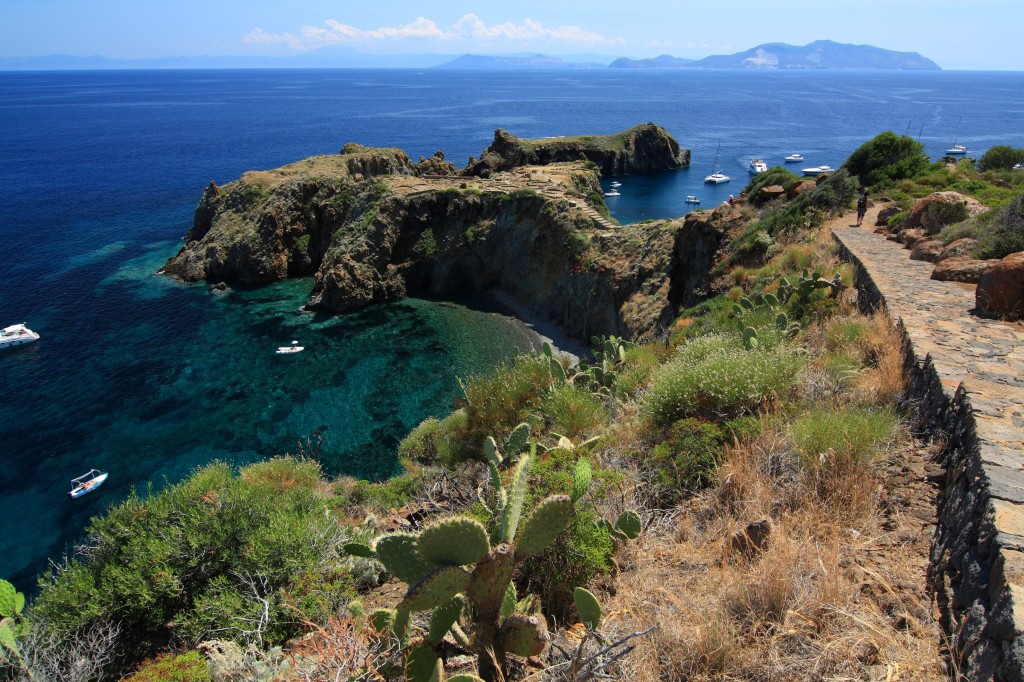 Riserva Naturale Orientata e Integrale “Isola di Panarea e scogli ...